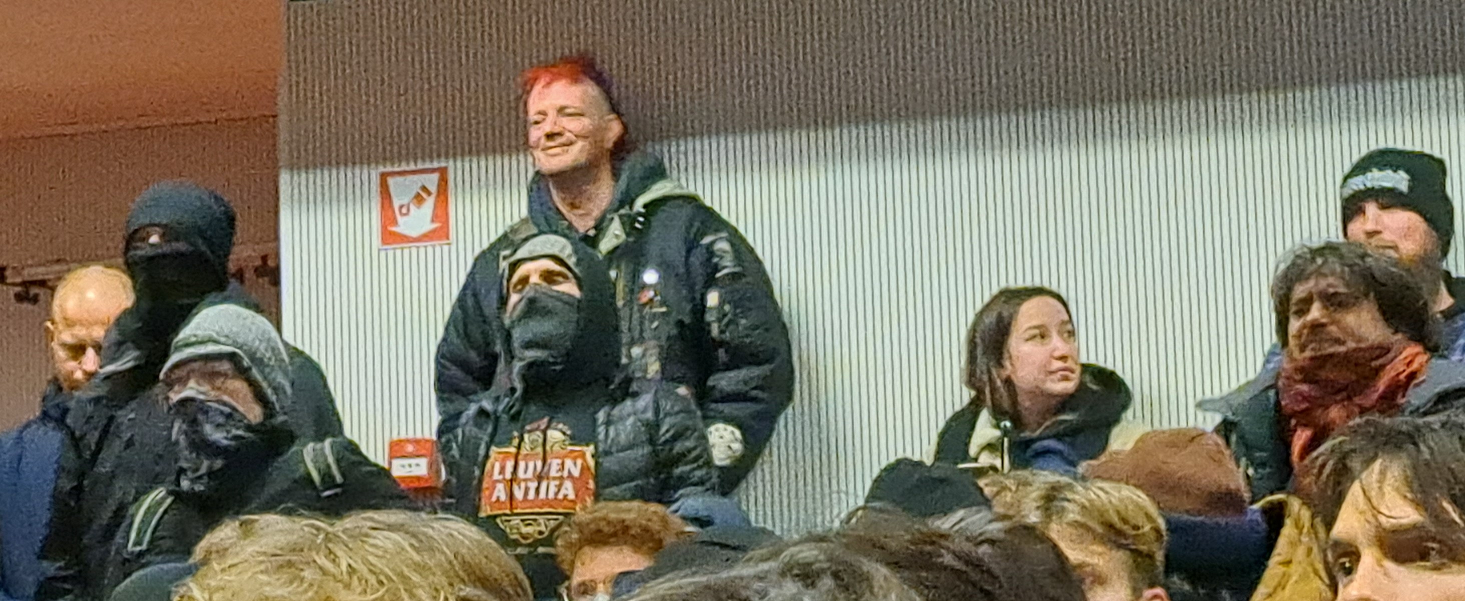 Links slaat VB-parlementslid Brusselmans, blokkade doorbroken: Dewinter ...